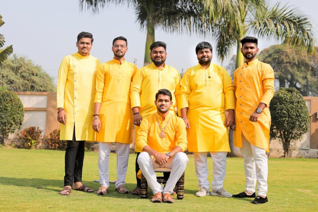 The Evolution of Hindu Religious Dress Through the Ages - Dharniya